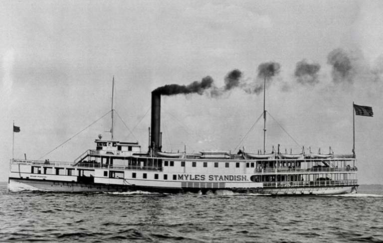 Did People Use to Live on Steam Boats? - Did You Know Boats